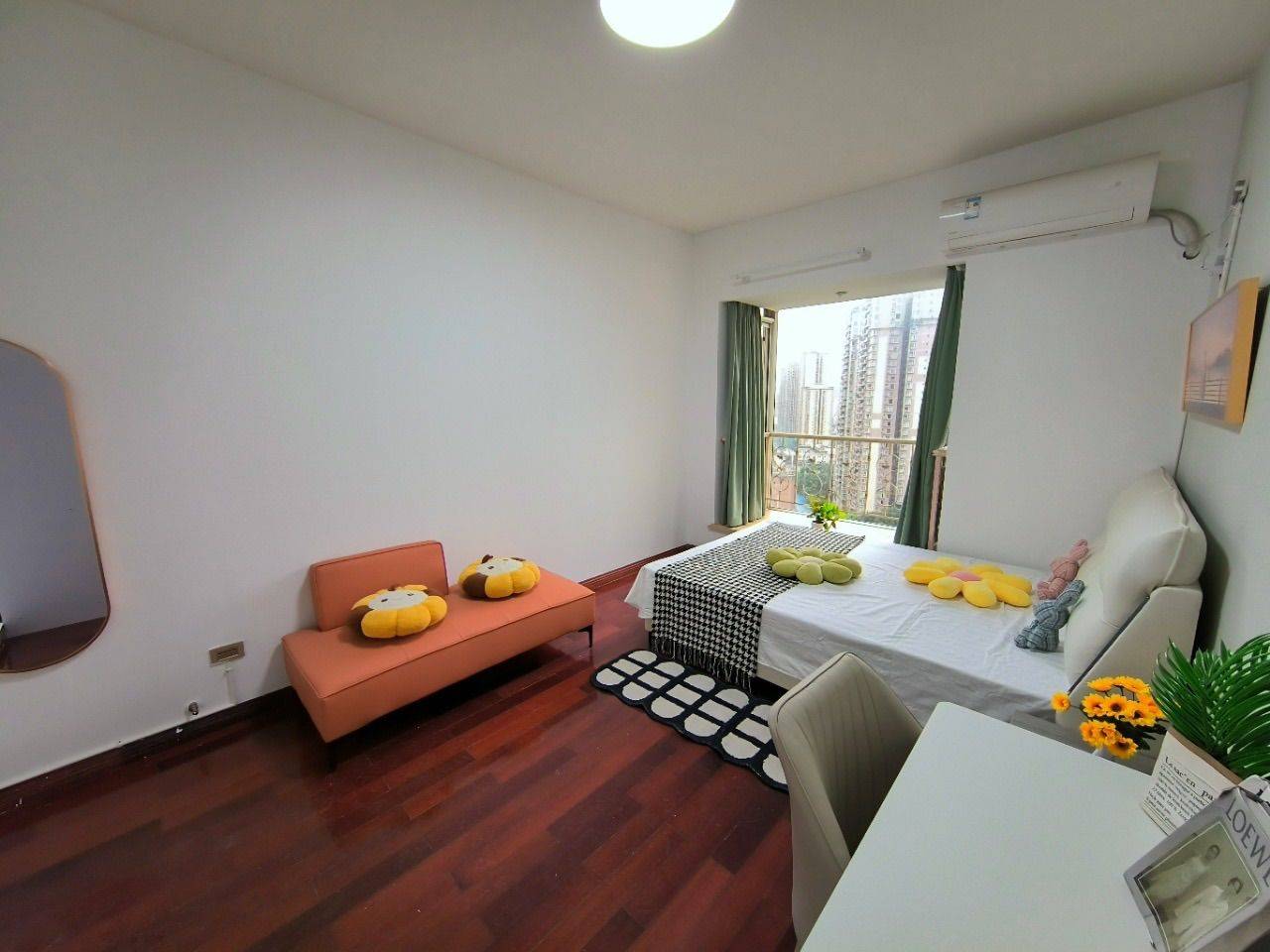 Chongqing-Yubei-Cozy Home-Clean&Comfy-No Gender Limit-Hustle & Bustle-“Friends”-Chilled-LGBTQ ...